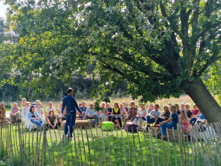 THEATER OP LOKATIE – OEST Farm&Stay